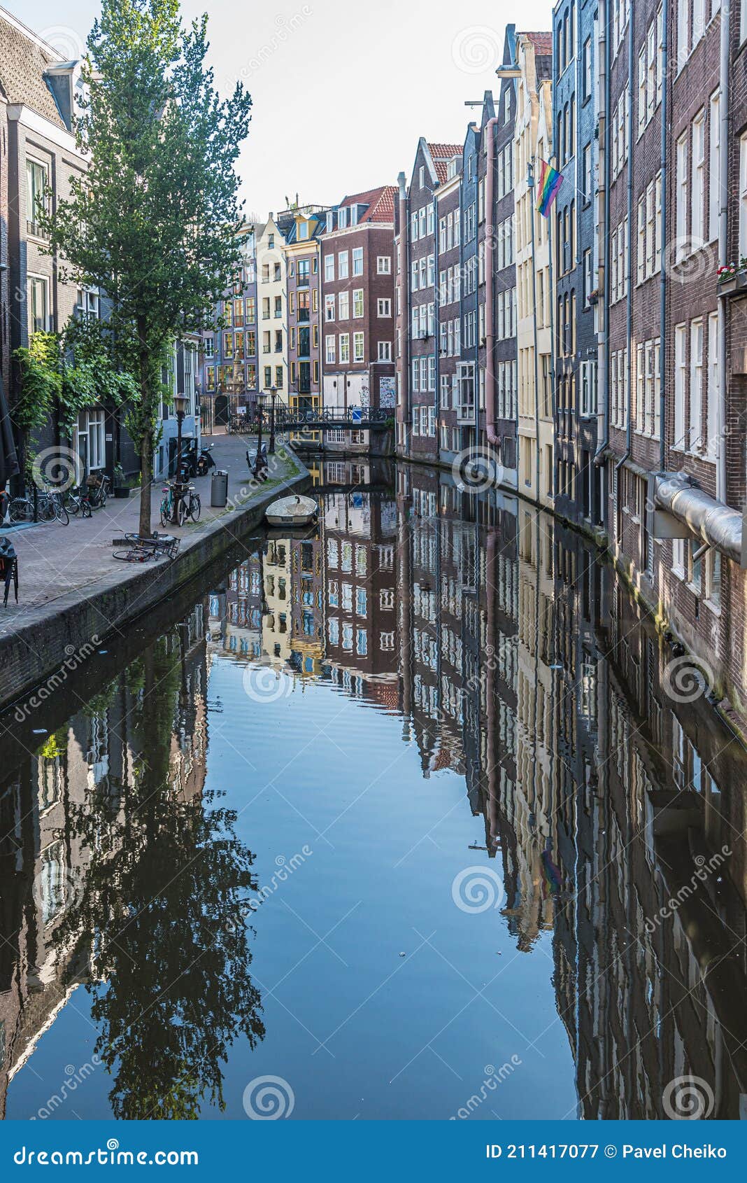 Canales de amsterdam imagen de archivo. Imagen de ciudad - 211417077