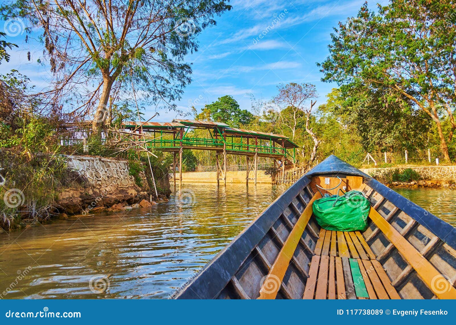 Canales Del Lago Inle, Myanmar Imagen de archivo - Imagen de ...