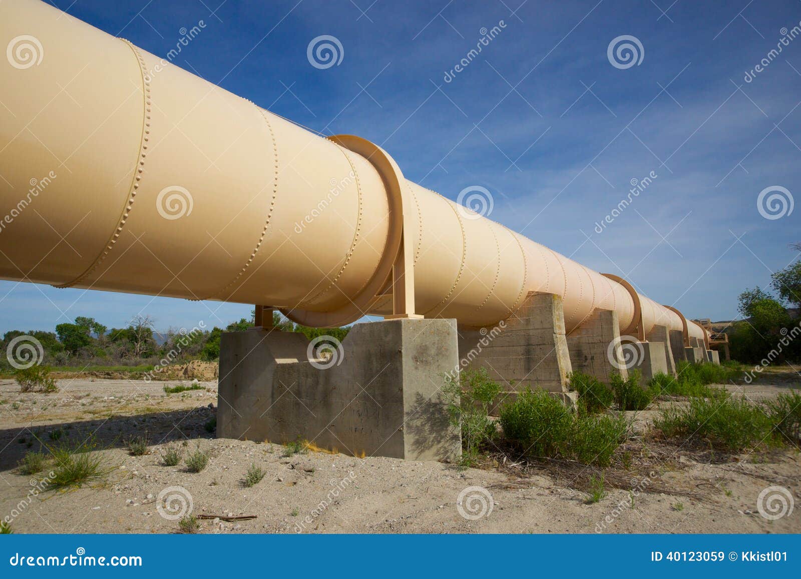 Canalisation Au-dessus Du Désert De Mojave Image stock - Image du ...