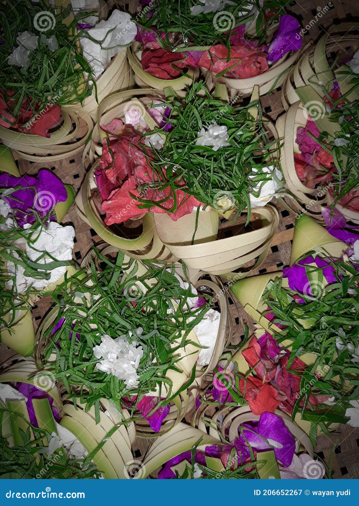 Canang Sari Is One Of The Daily Offerings Made By Balinese Hindus To ...