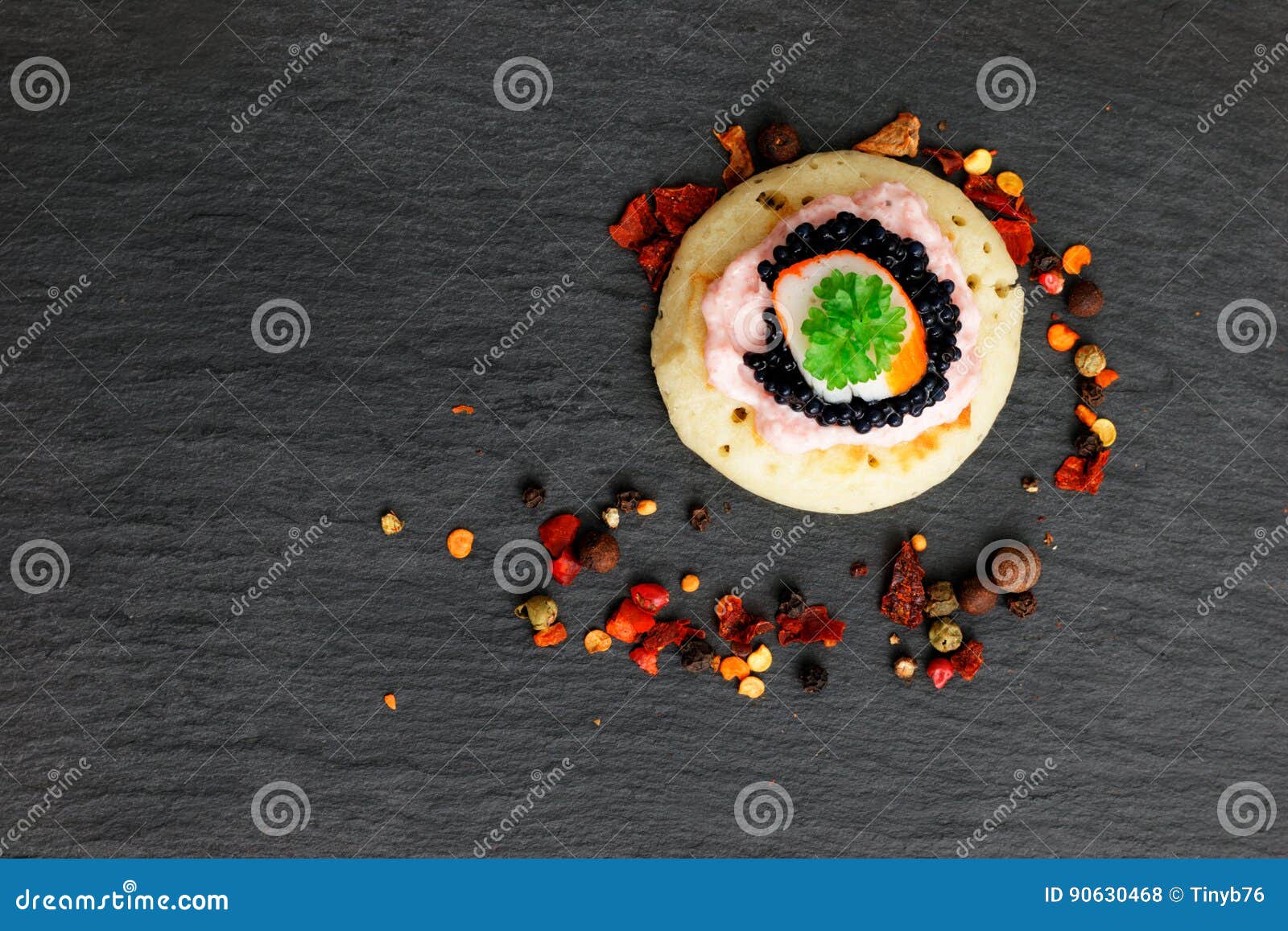 Canape Hecho En Casa De La Crepe Foto de archivo - Imagen de pescados ...