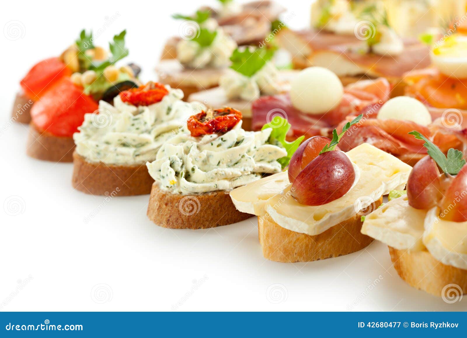 Canapes stock afbeelding. Image of diner, geassorteerd - 42680477