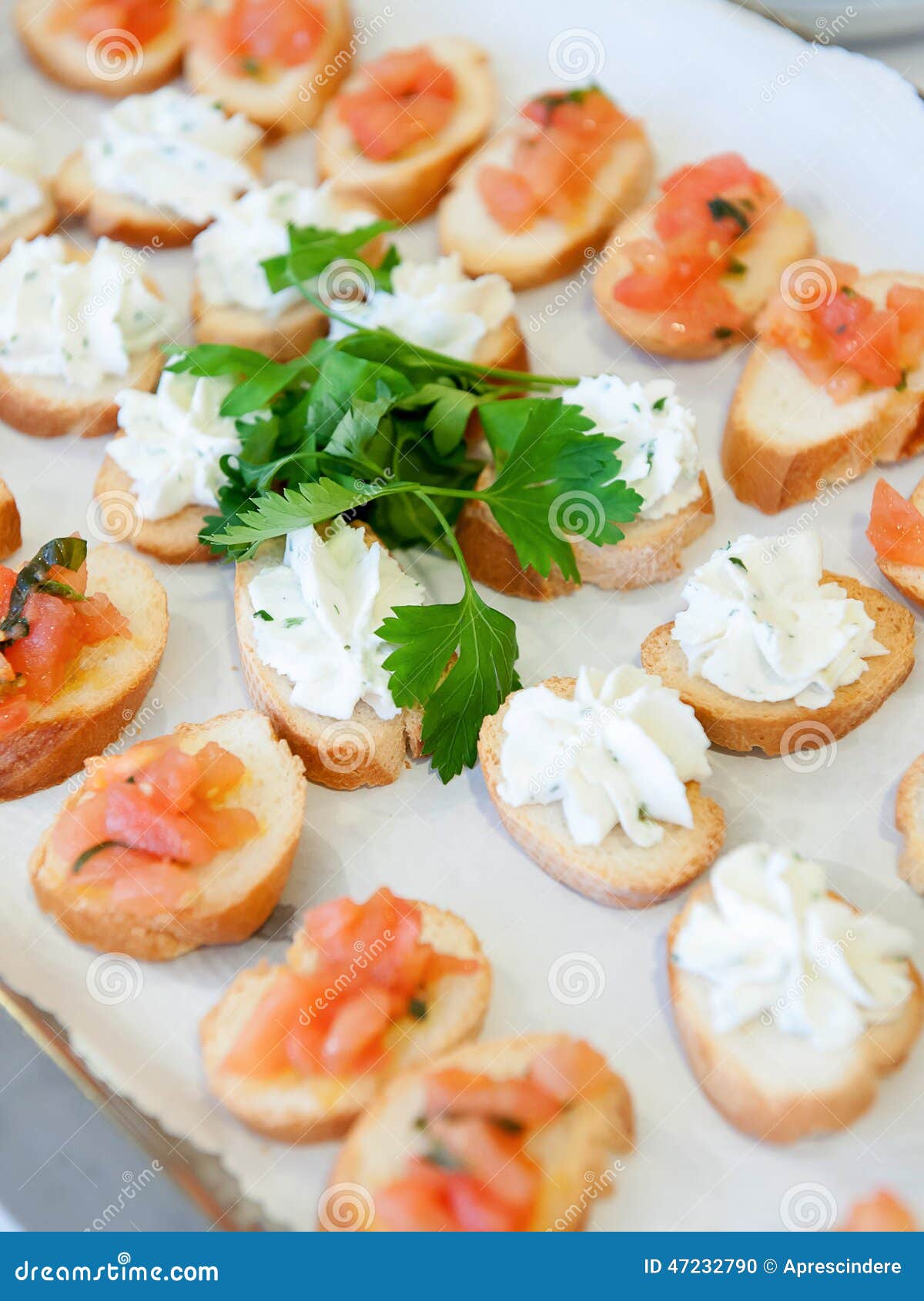 Canapes Deliciosos Del Aperitivo Foto de archivo - Imagen de dedo ... Canapes Deliciosos Del Aperitivo Foto de archivo - Imagen de dedo ...