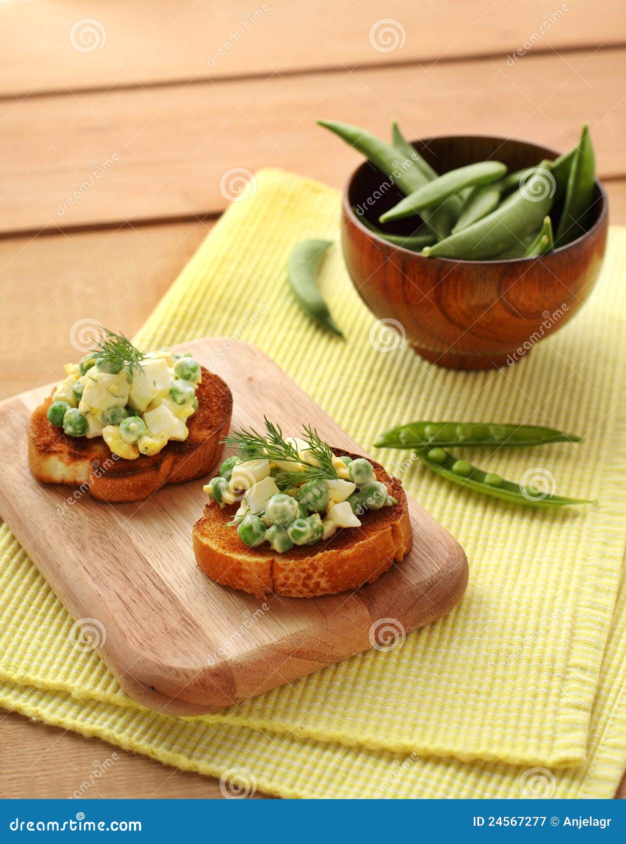 Canapes with Green Peas Salad Stock Image - Image of green, plate: 24567277