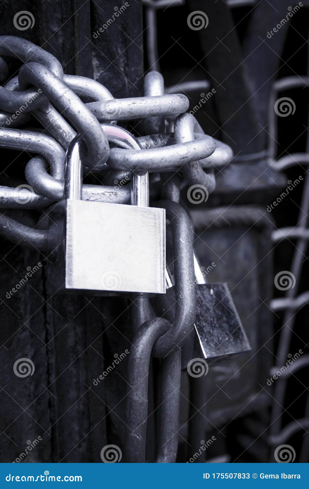 Candado con cadena imagen de archivo. Imagen de candado - 175507833