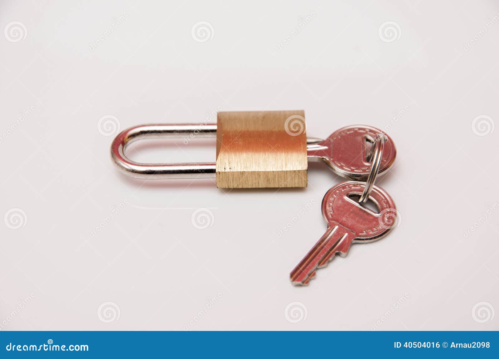 Candado con llaves foto de archivo. Imagen de acero, amarillo - 40504016