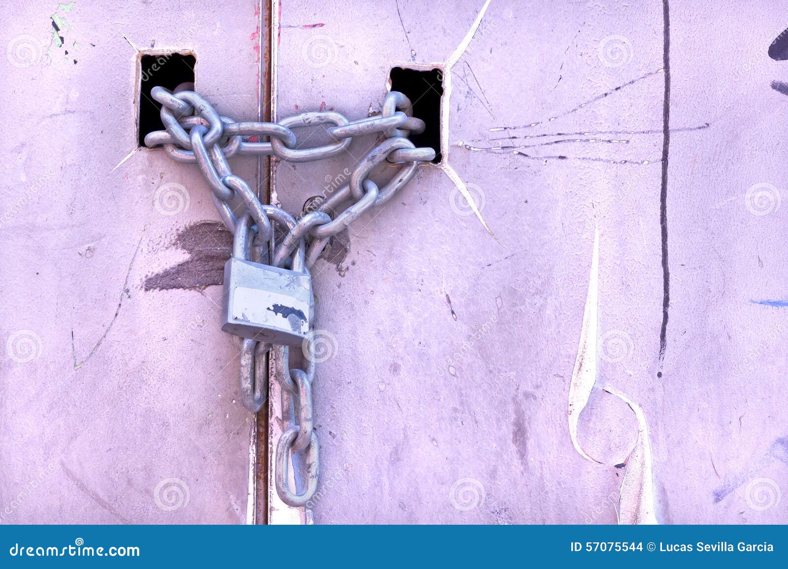 Candado y cadena foto de archivo. Imagen de candado, seguridad - 57075544