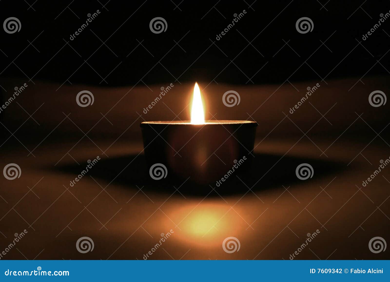 Candela fotografia stock. Immagine di preghiera, candlelight - 7609342