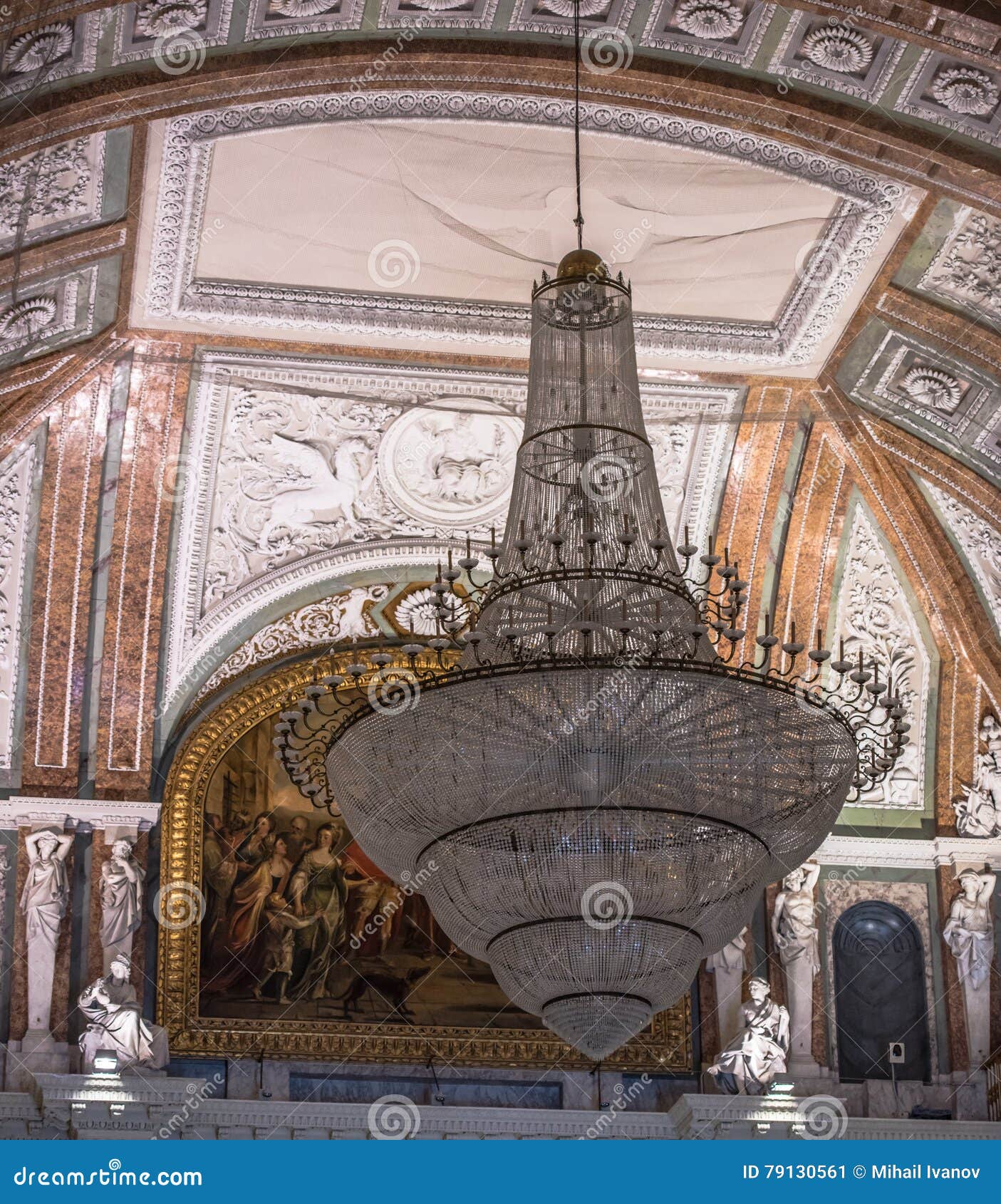 Candelabro gigante imagem de stock. Imagem de gênio, arte - 79130561