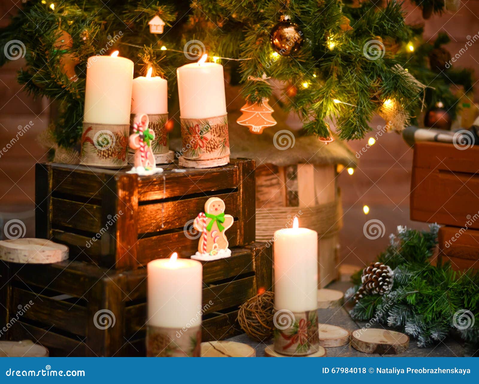 Candele Decorative Di Natale Fotografia Stock - Immagine di ardente ...