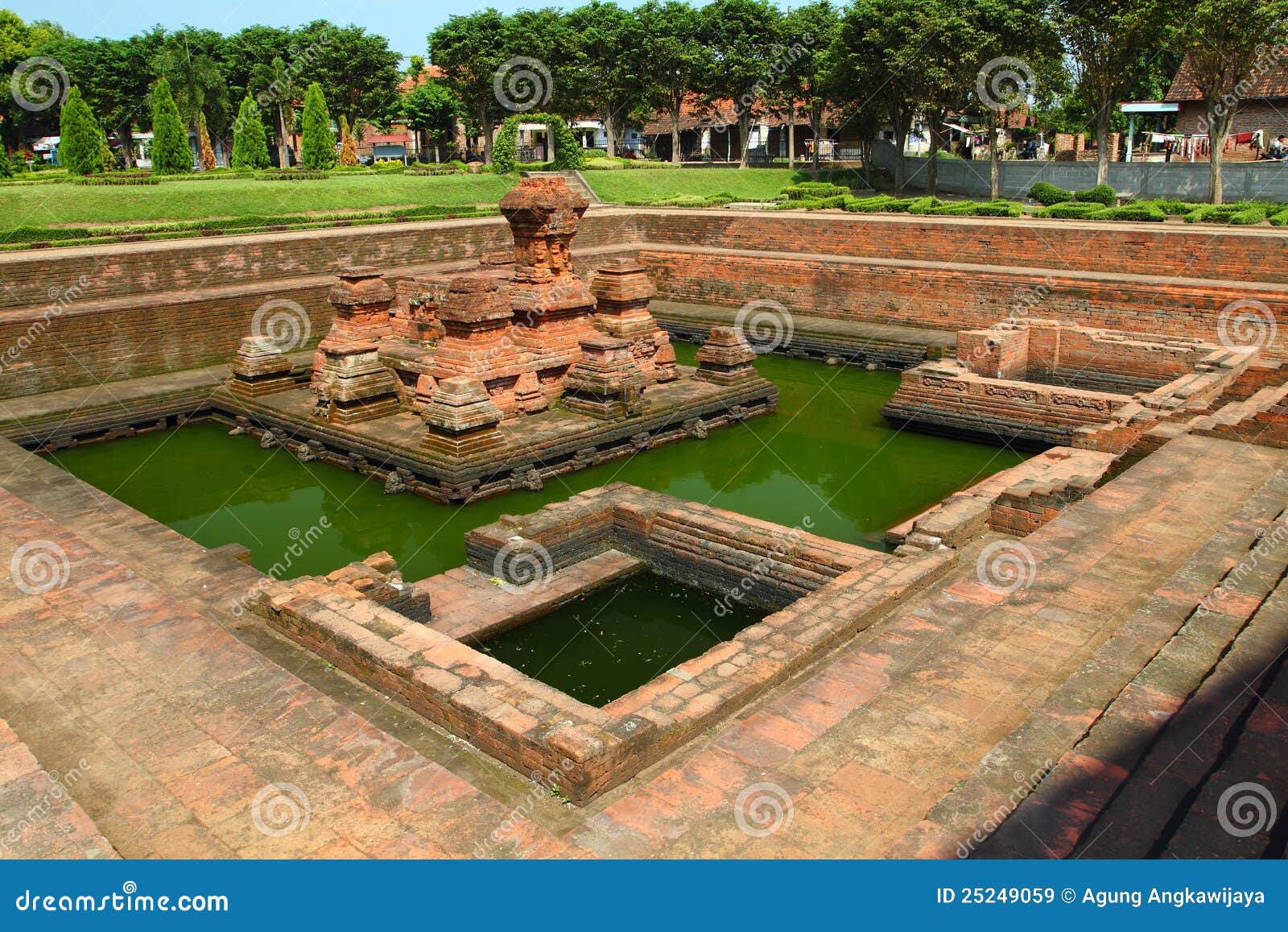 Candi Tikus Tikus Temple, The Bathing Place For The Royal Family Of The ...