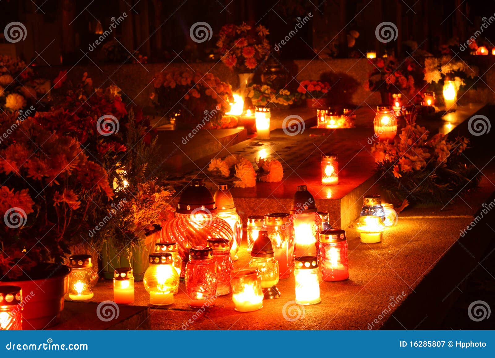 Candles Burning at a Cemetery Stock Image - Image of cross, candlelight ...