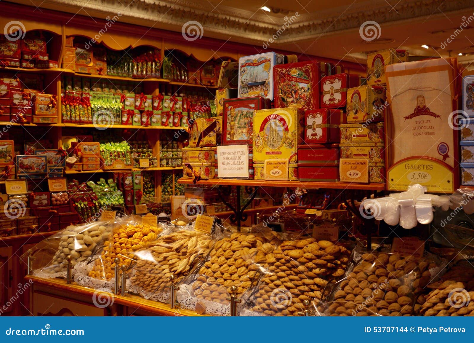 Candy shop in Barcelona editorial stock image. Image of shelves - 53707144
