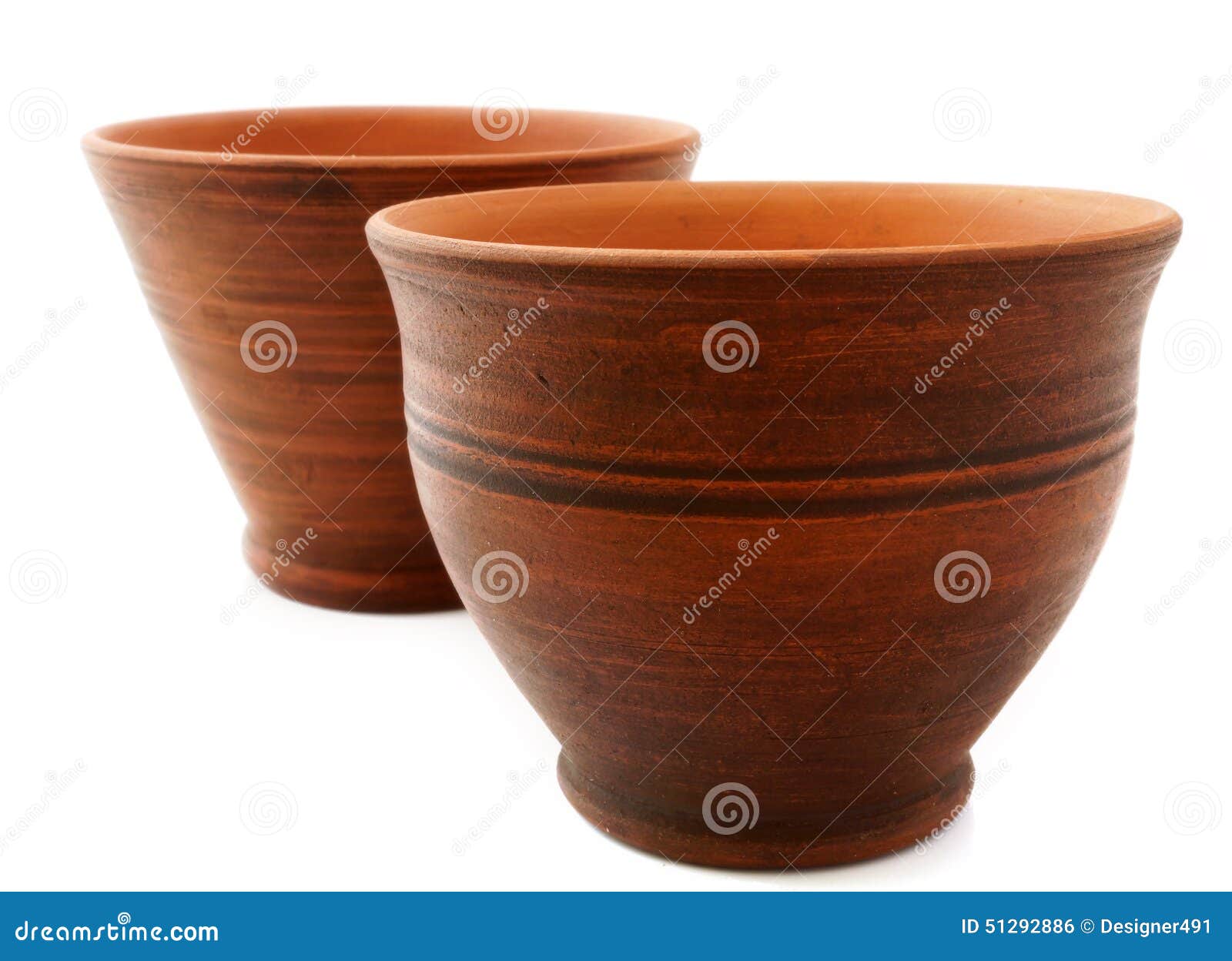 Canecas Tradicionais Da Argila No Fundo Branco Foto de Stock - Imagem ...