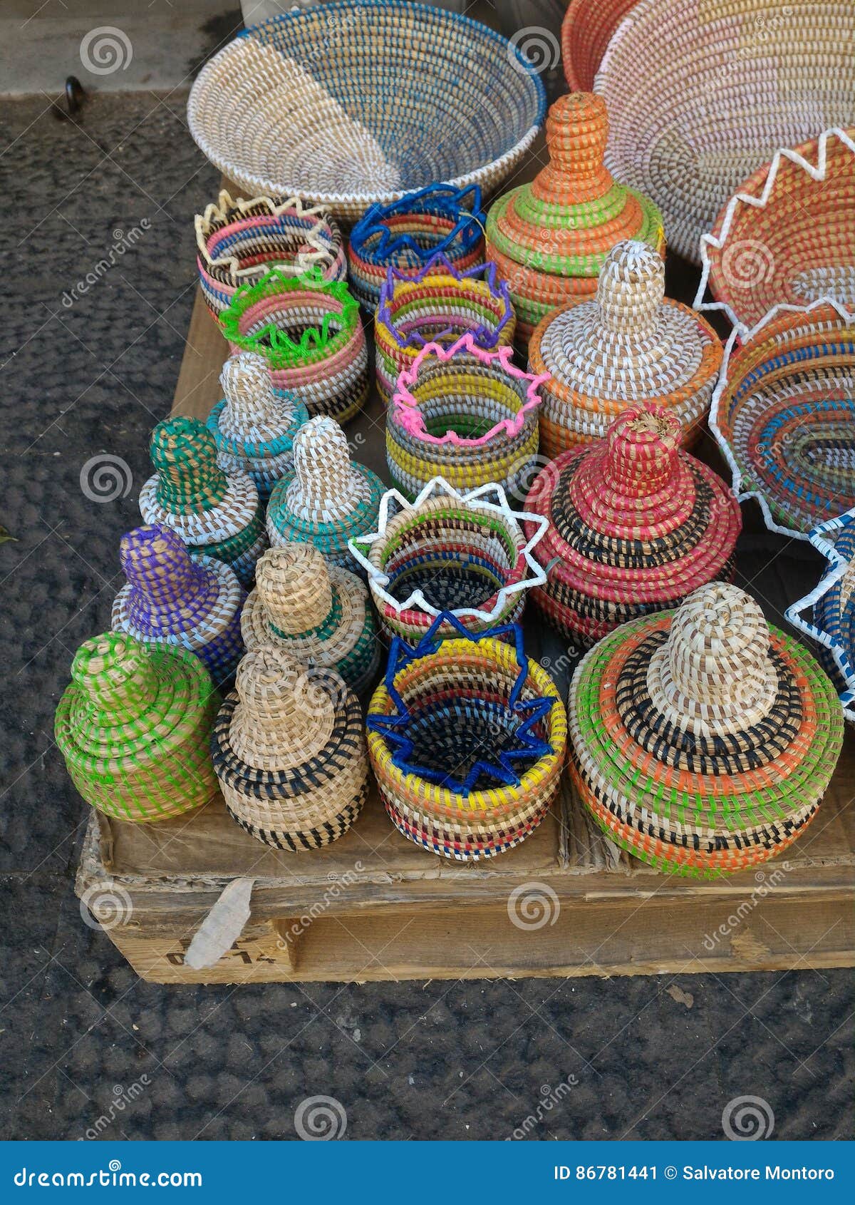 Canestri Africani Tradizionali Variopinti Immagine Stock - Immagine di ...