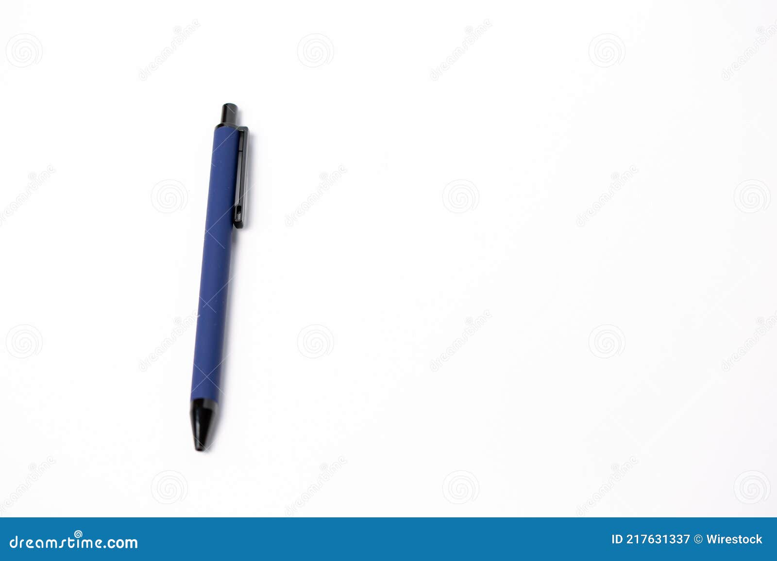 Caneta Azul Isolada Sobre Fundo Branco Imagem de Stock - Imagem de ...