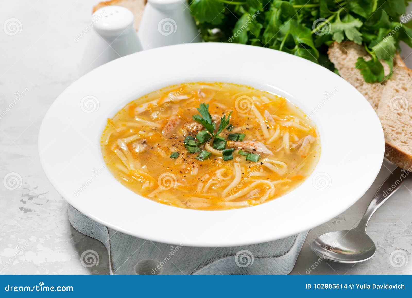 Canja De Galinha Com Macarronetes De Ovo Foto de Stock - Imagem de ...