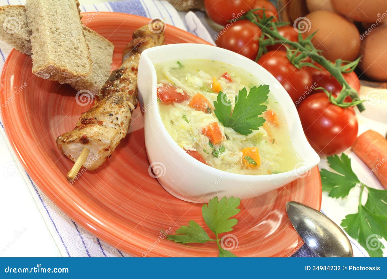 Canja de galinha com ovos foto de stock. Imagem de prato - 34984232