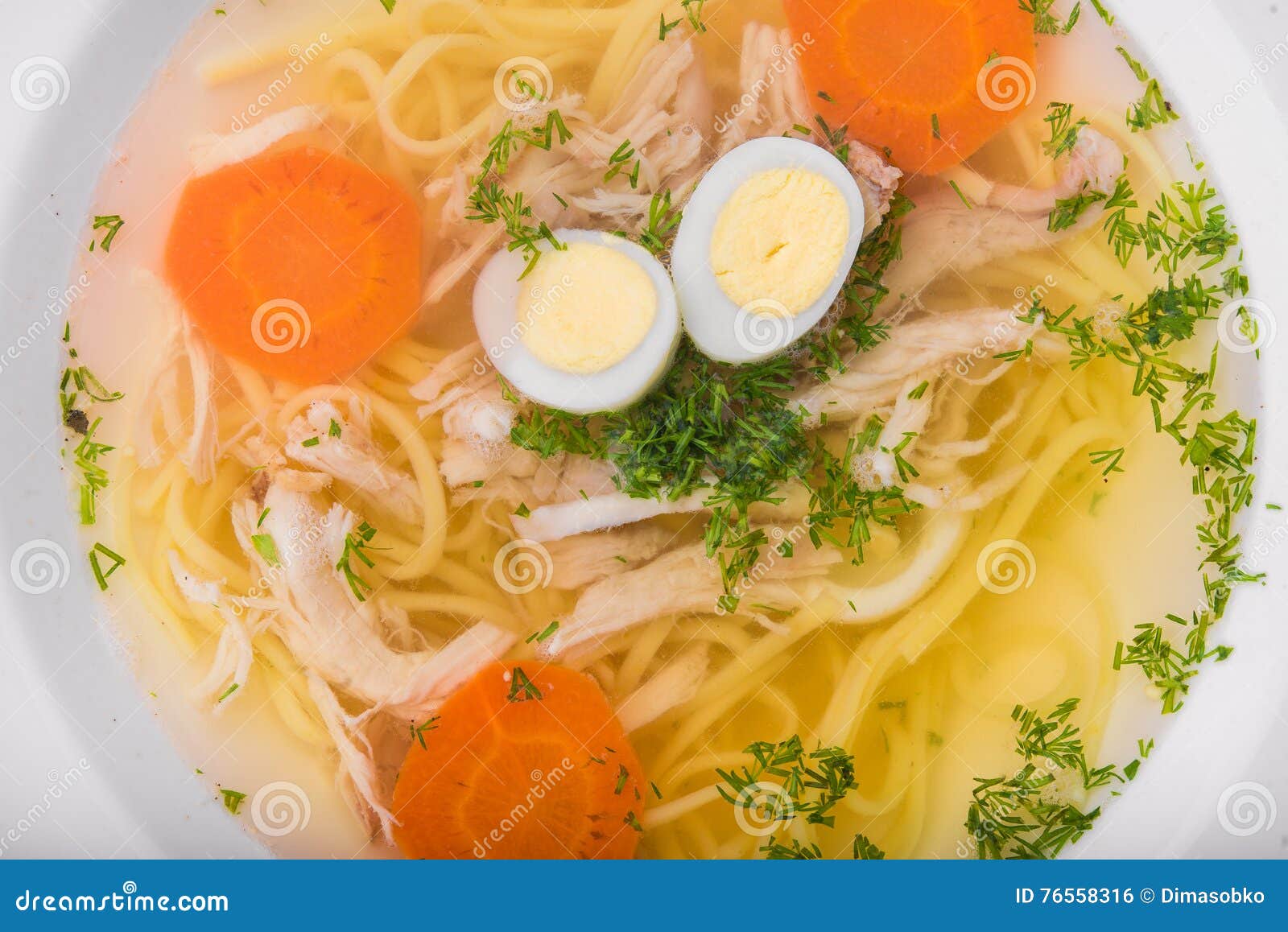Canja de galinha com ovos foto de stock. Imagem de prato - 76558316