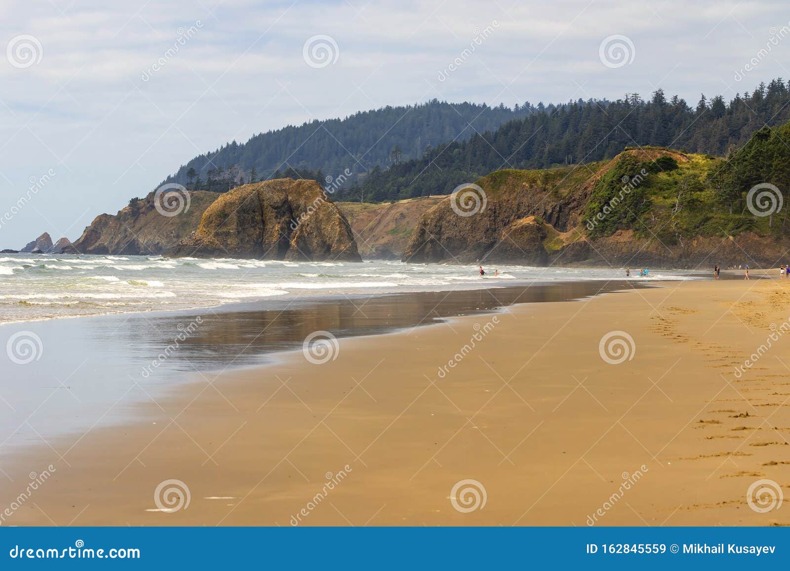 Cannon beach, Oregon stock image. Image of city, scenery - 162845559