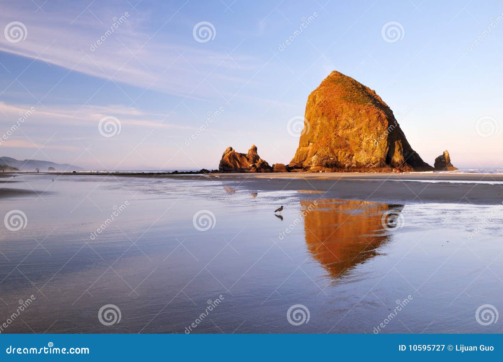 Cannon beach sunrise stock image. Image of cannon, beach - 10595727