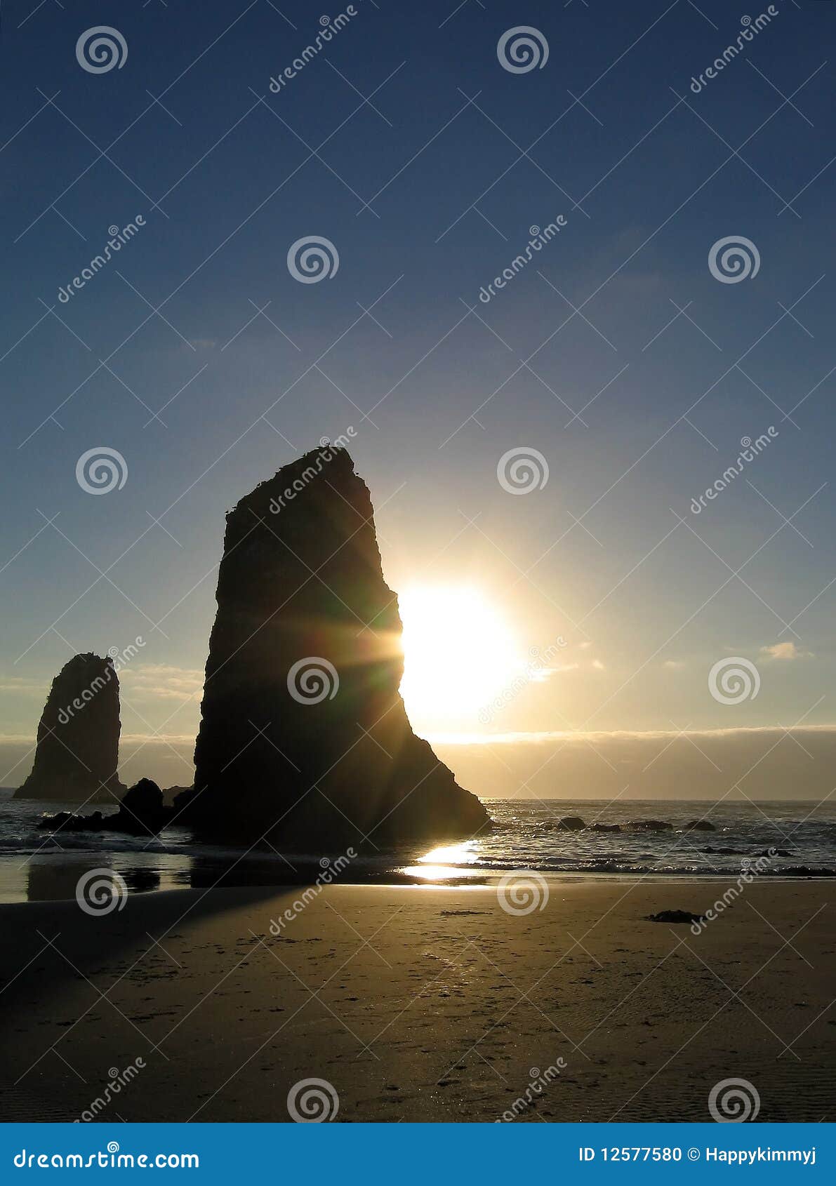 Cannon Beach Sunset stock photo. Image of outdoors, oregon - 12577580