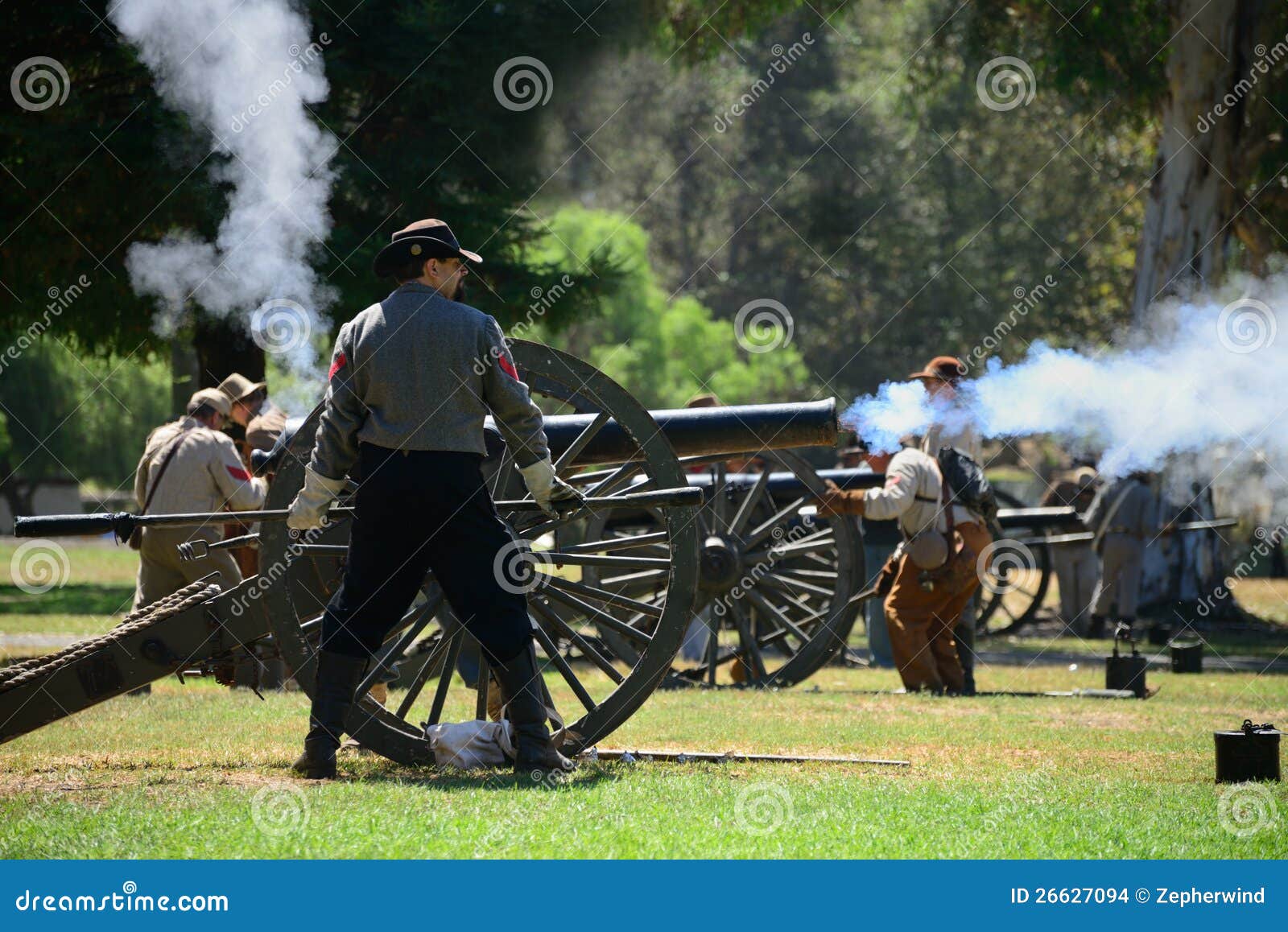 Cannon Firing editorial stock image. Image of soldiers - 26627094