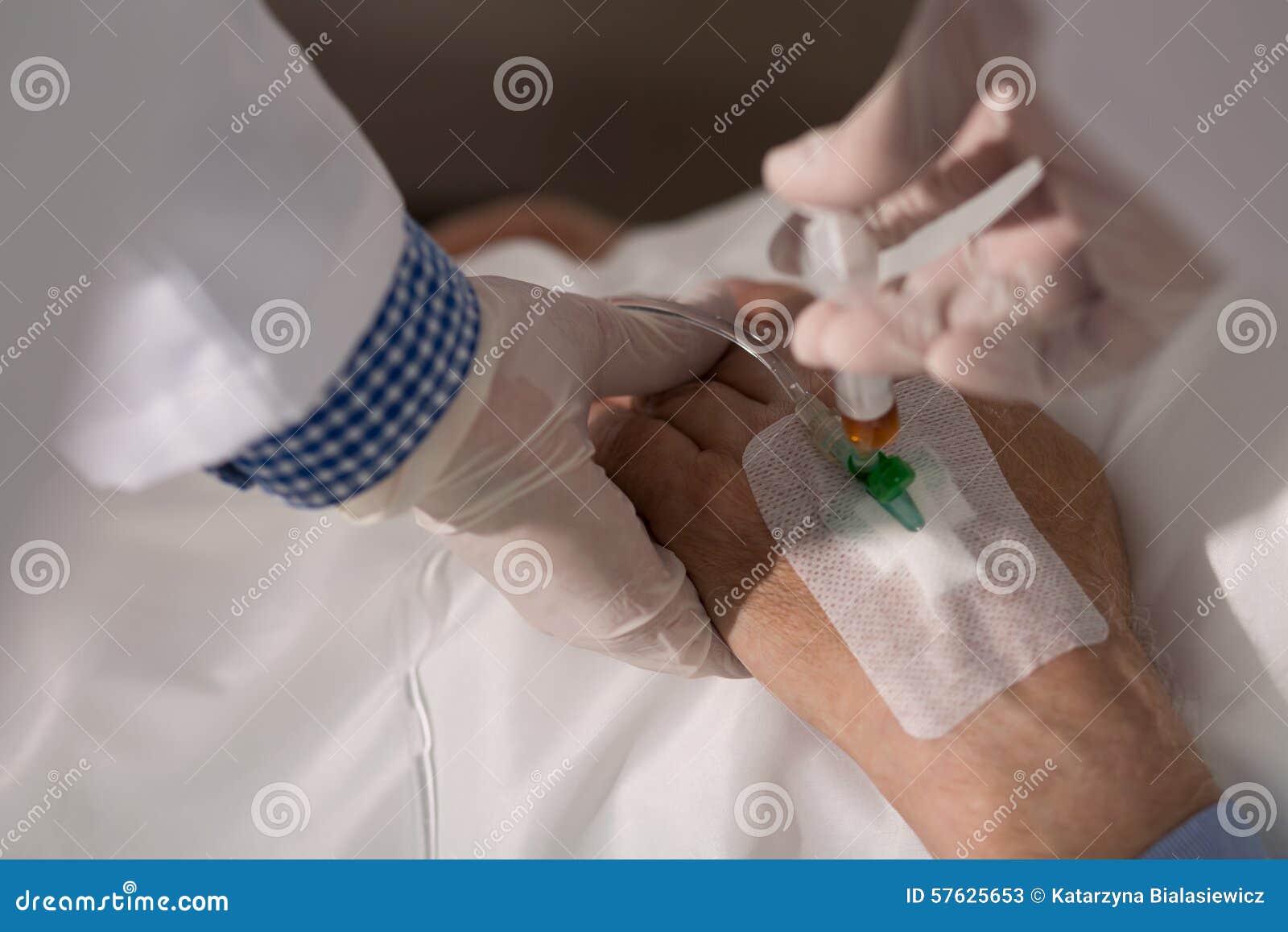 Cannula with Injection Port Stock Image - Image of closeup, gloves ...