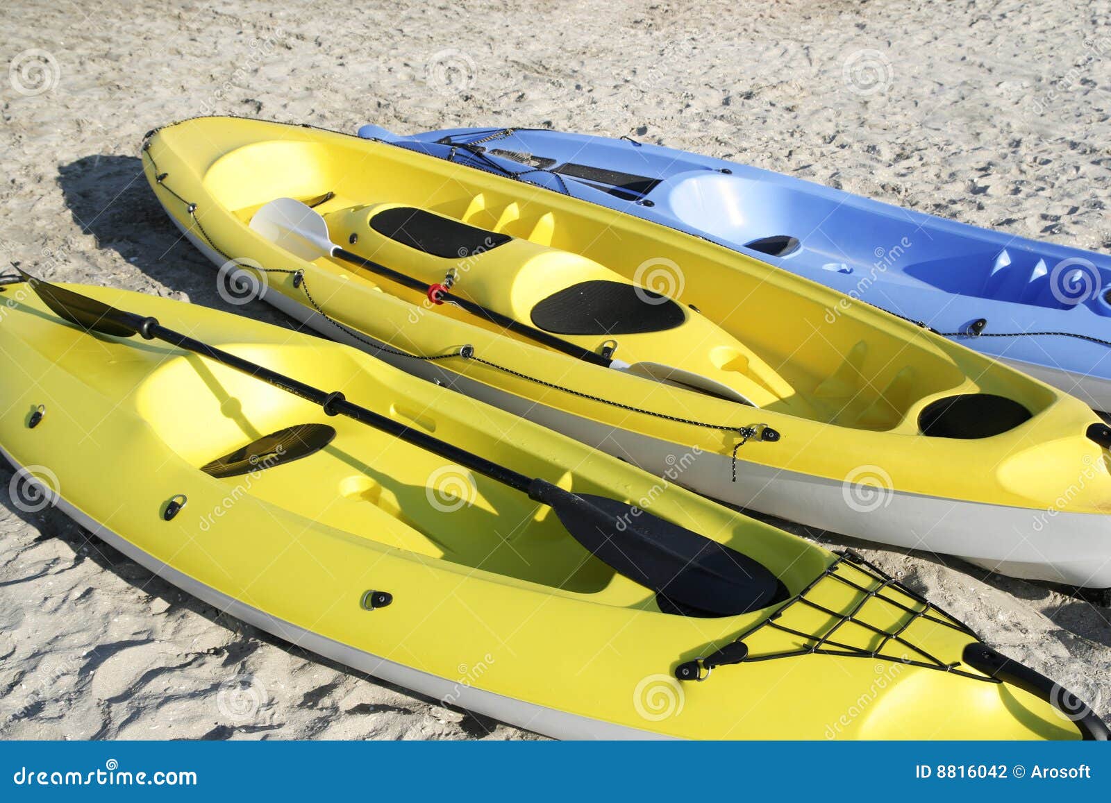 Canoa foto de archivo. Imagen de blue, summer, ocean, sand - 8816042