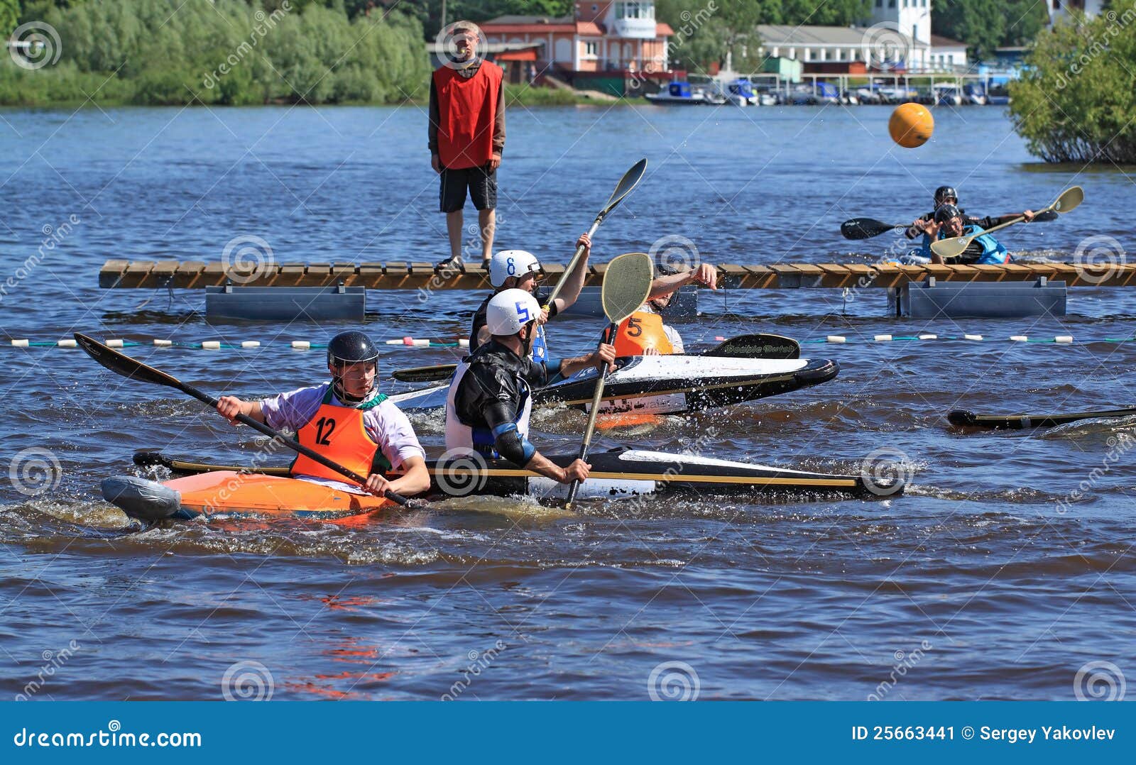 Canoe polo editorial photo. Image of balance, novgorod - 25663441