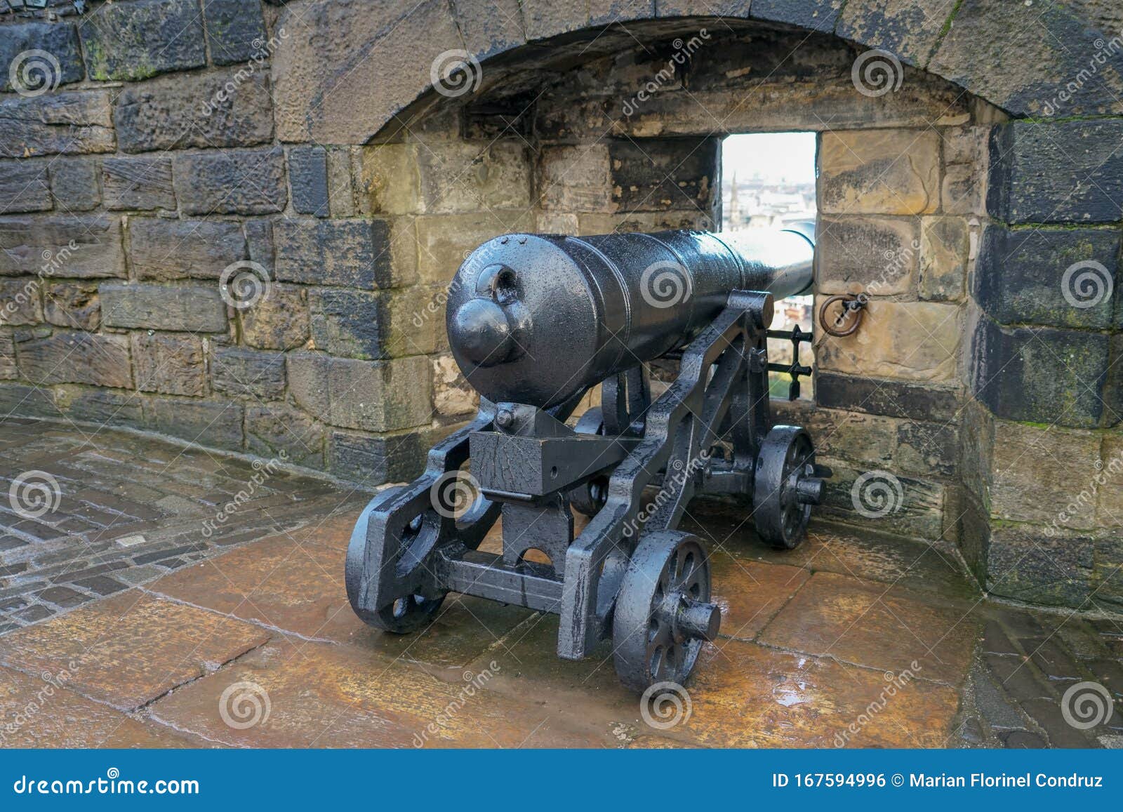 Canon at Edinburgh Castle in Scotland Stock Photo - Image of stone ...