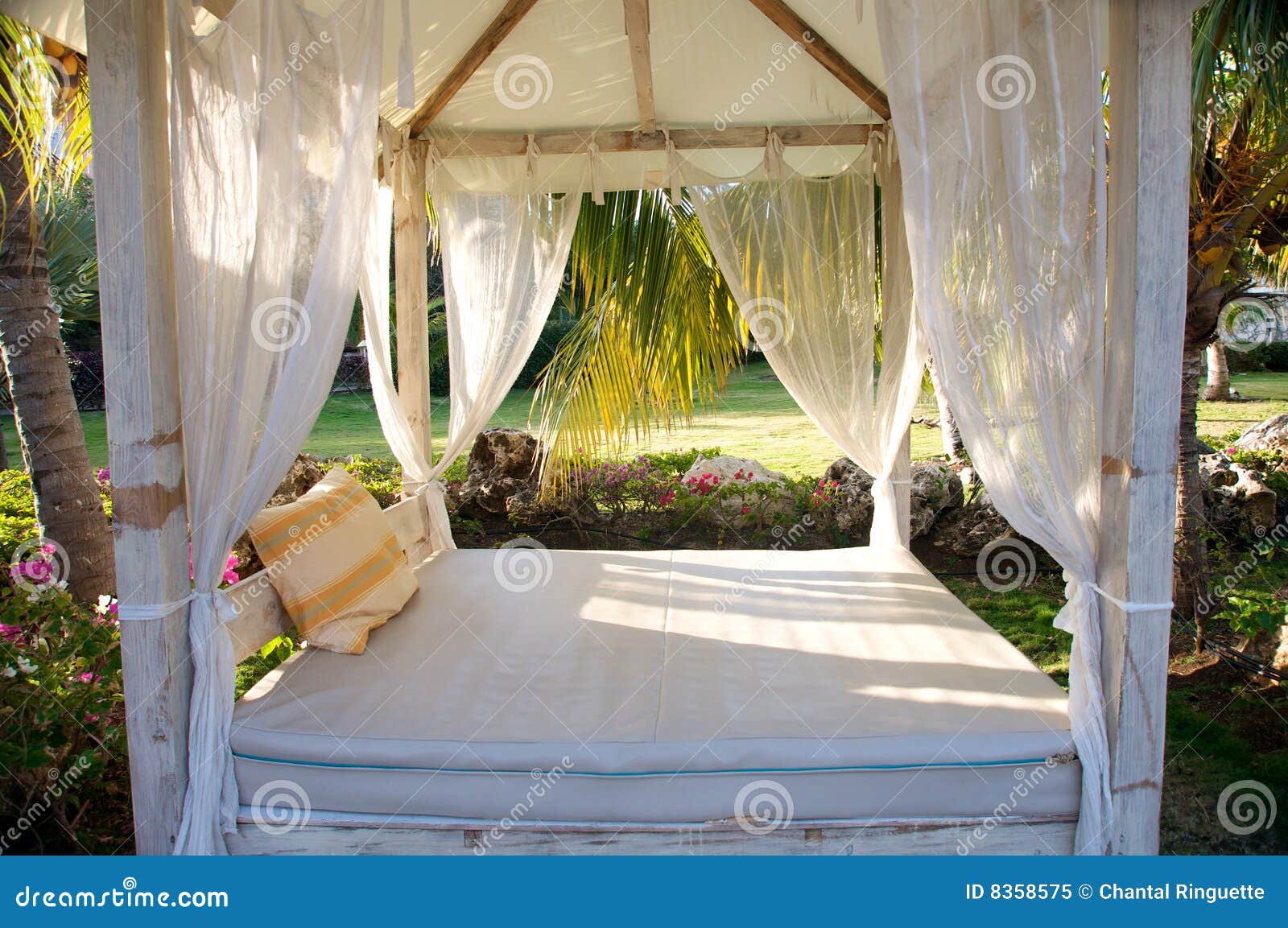 Canopy Bed in Tropical Resort Stock Image - Image of cuba, resting: 8358575