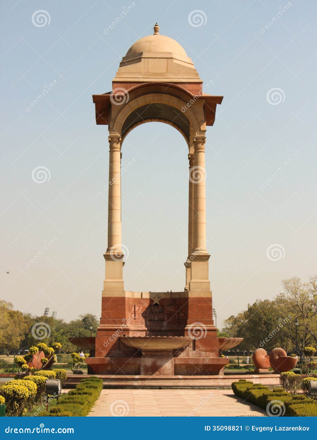 The Canopy, with India Gate Behind Stock Image - Image of gate, canopy ...