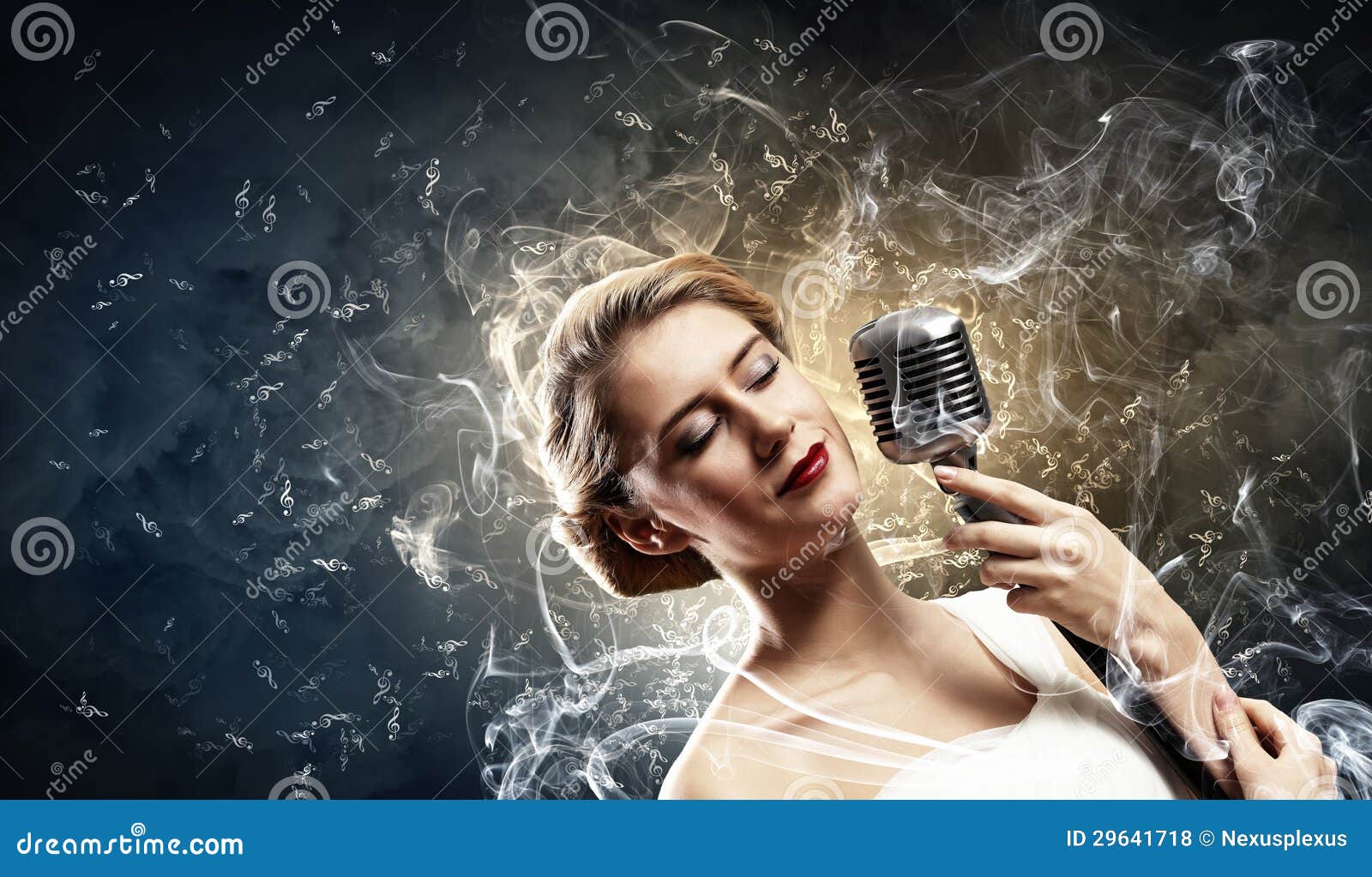 Cantante biondo femminile fotografia stock. Immagine di carino - 29641718