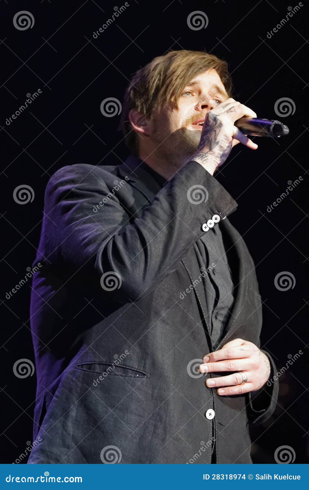 Cantante - Nicholas Mueller Imagen de archivo editorial - Imagen de ...