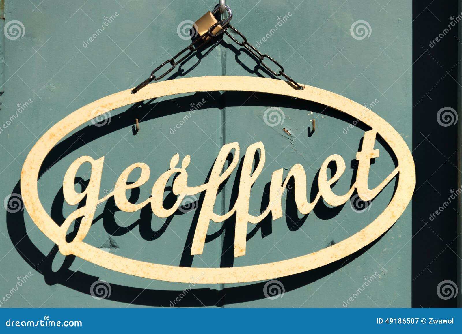 Cante En Puerta Con El Geoffnet Del Texto Imagen de archivo - Imagen de ...