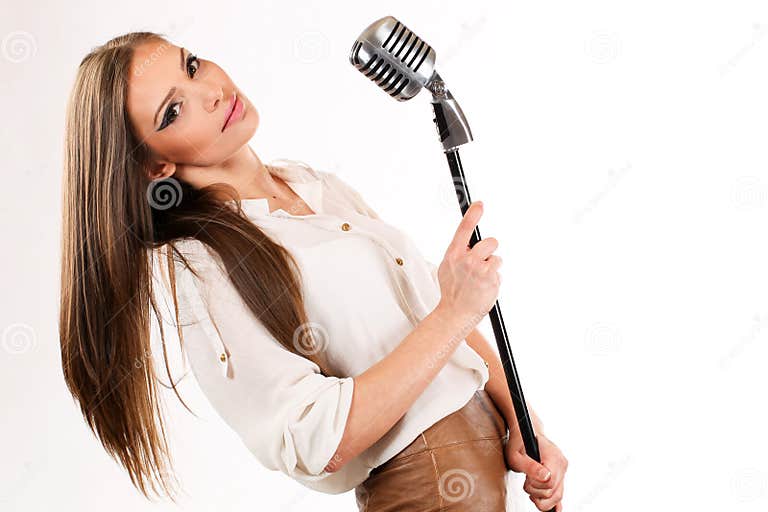 Canto Della Ragazza Di Karaoke Isolato Su Fondo Bianco Immagine Stock ... Canto Della Ragazza Di Karaoke Isolato Su Fondo Bianco Immagine Stock ...