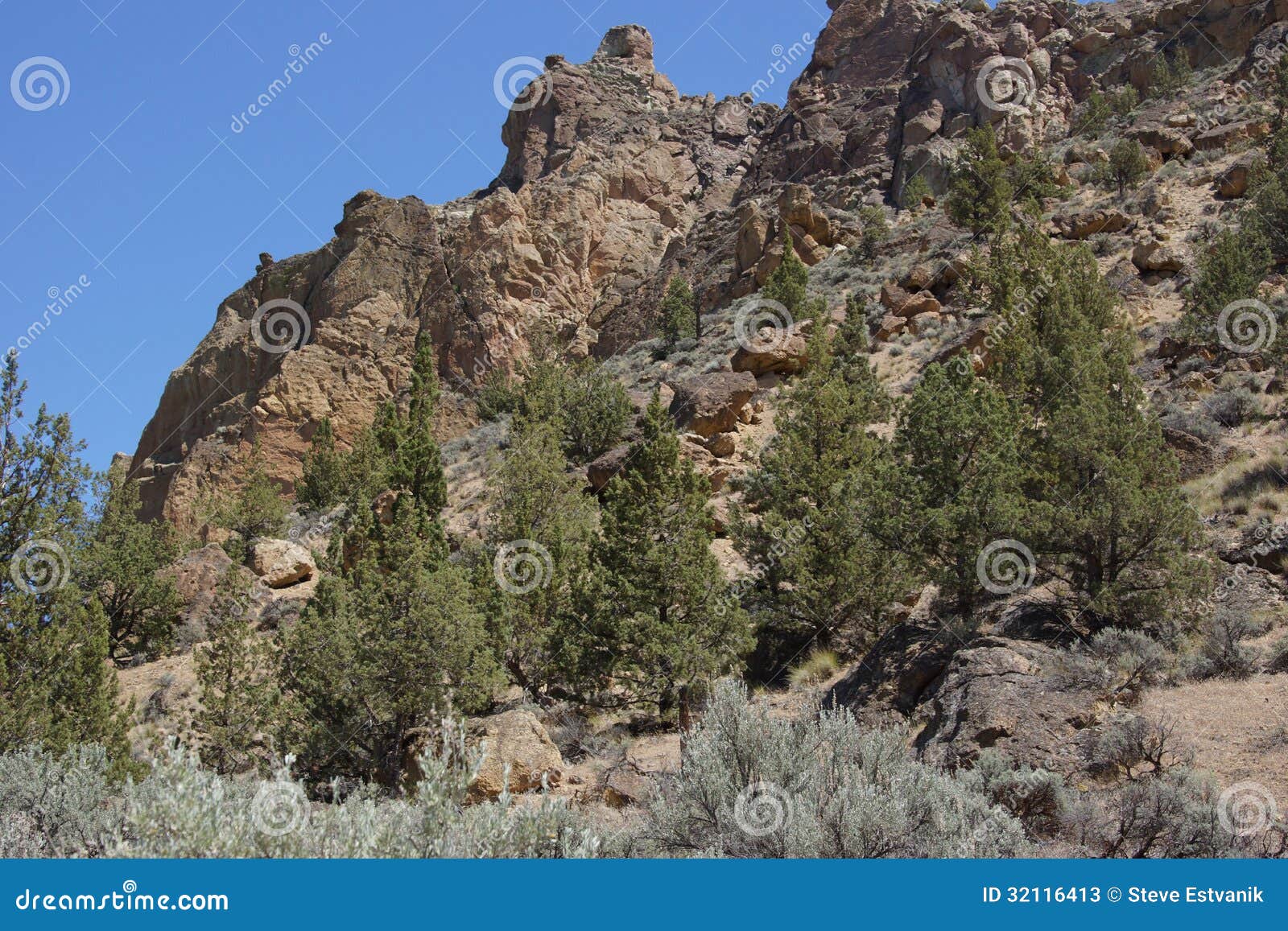 Canto Escarpado De La Riolita Imagen de archivo - Imagen de central ...