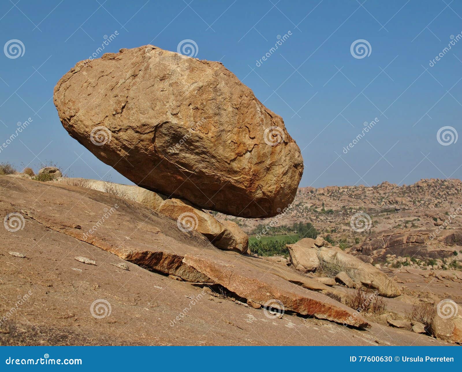 Canto Rodado De Cernido Del Granito En Hampi Foto de archivo - Imagen ...