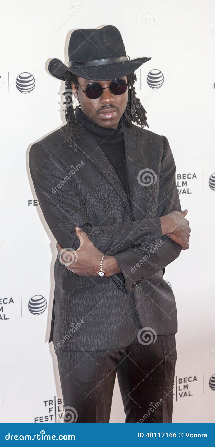 Cantor Dev Hynes foto editorial. Imagem de tapete, manhattan - 40117166