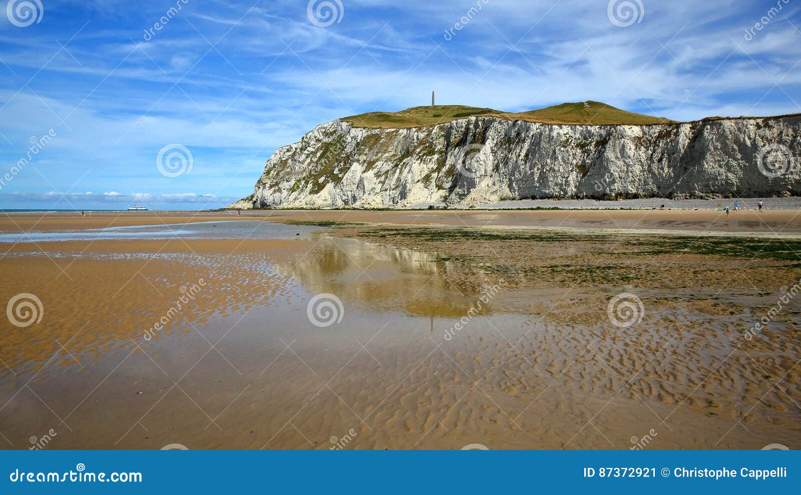 Cap Blanc Nez, Cote D`Opale, Pas-de-Calais, France: the Beach at Low ... Cap Blanc Nez, Cote D`Opale, Pas-de-Calais, France: the Beach at Low ...