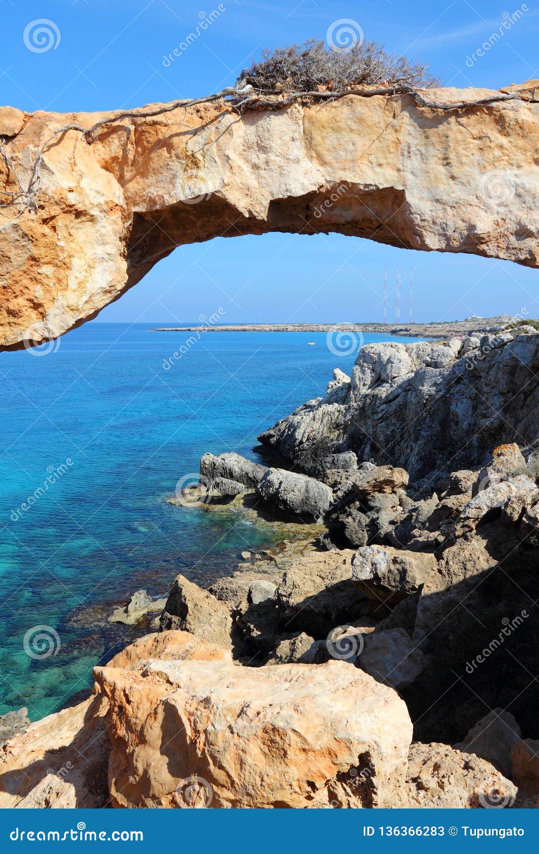Cap Greco de la Chypre image stock. Image du rocheux - 136366283
