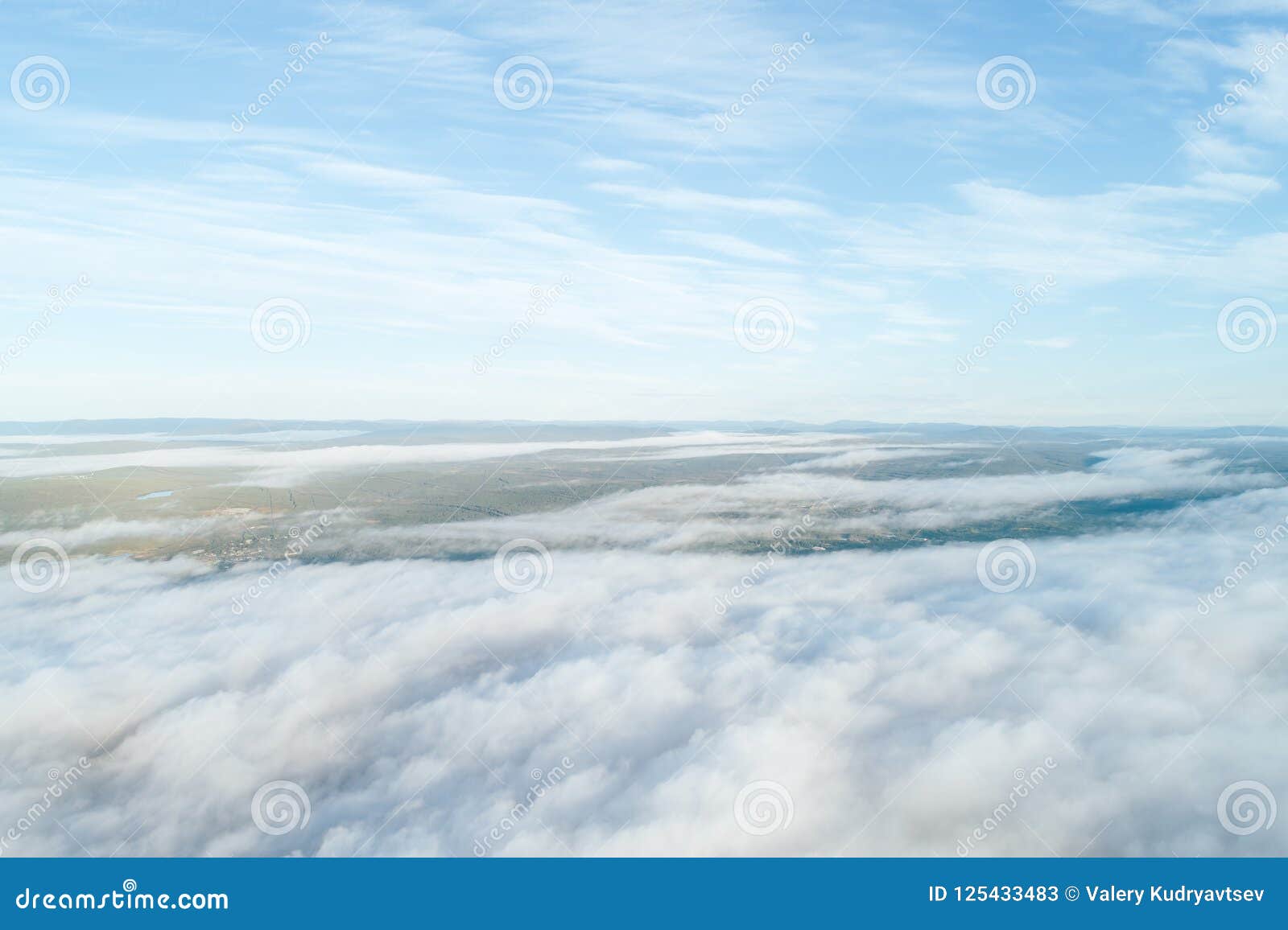 Capa de nubes desde arriba imagen de archivo. Imagen de altitud - 125433483