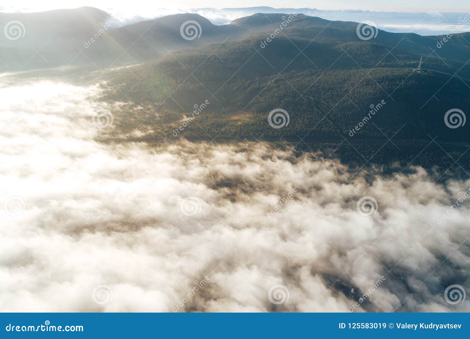 Capa de nubes desde arriba imagen de archivo. Imagen de horizonte ...