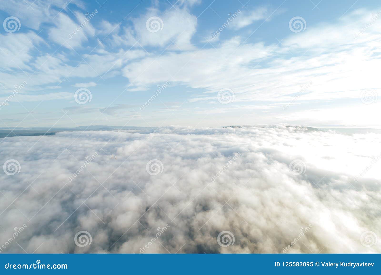 Capa de nubes desde arriba imagen de archivo. Imagen de celaje - 125583095