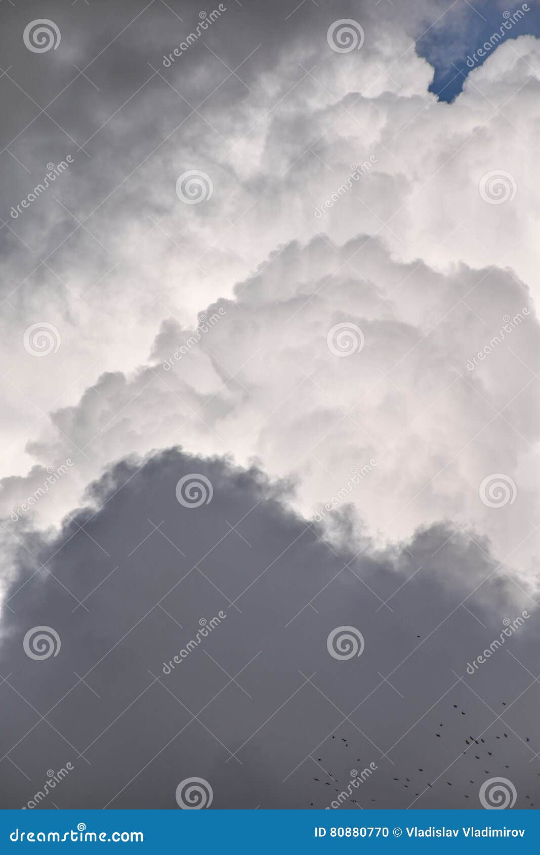 Capas De Nubes Tempestuosas Que Revelan Foto de archivo - Imagen de ...