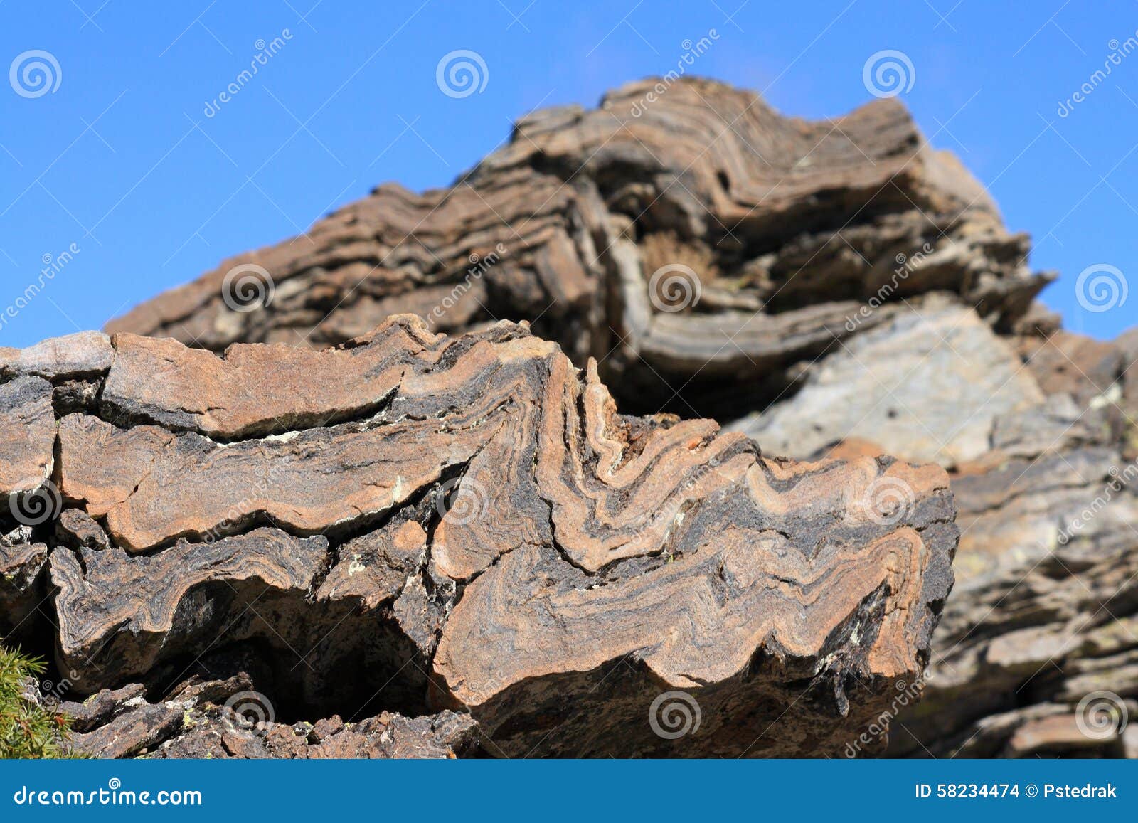 Capas De Sedimentos En Roca Foto de archivo - Imagen de capa, modelo ...