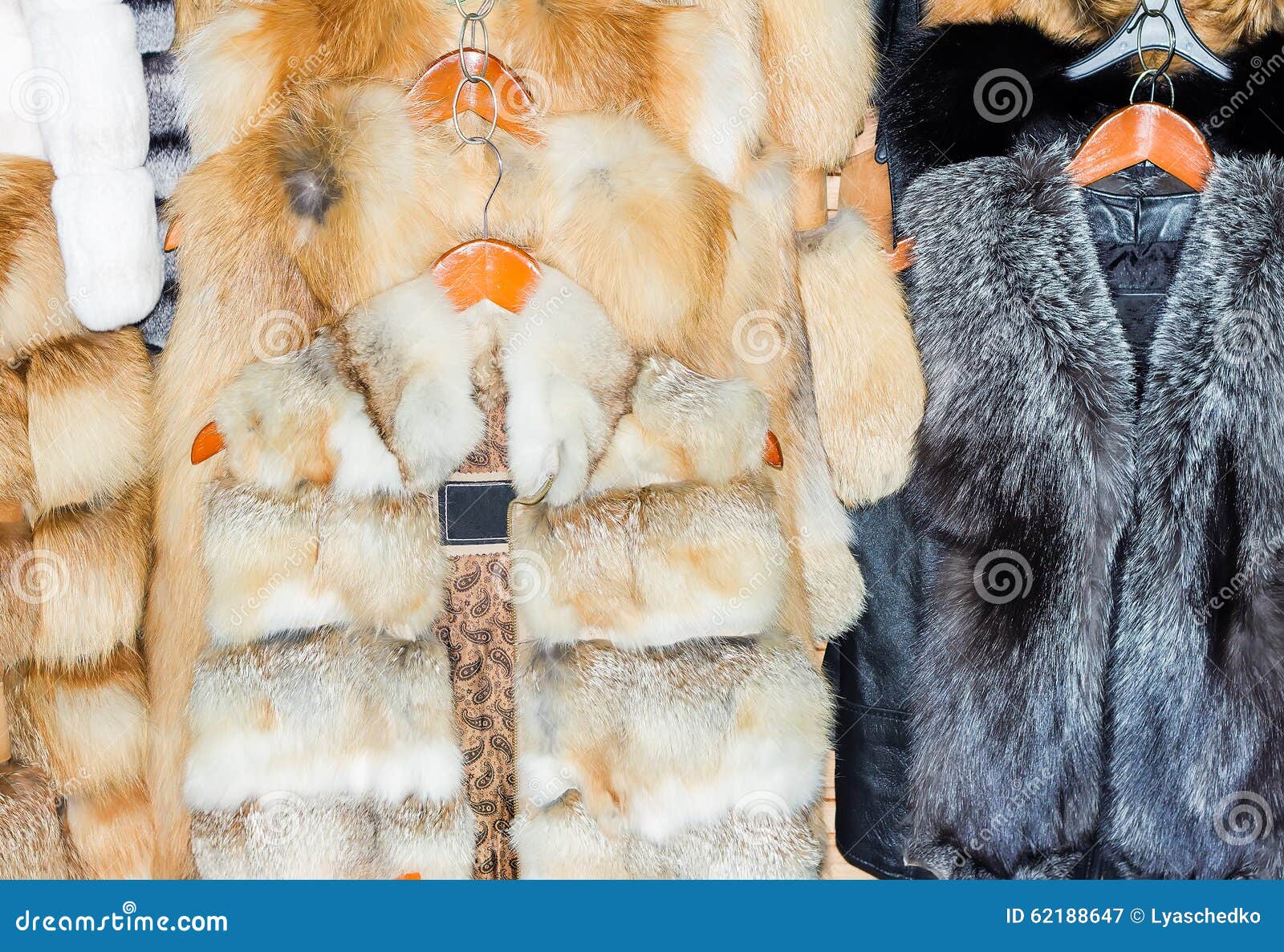 Capas Hechas De La Piel Natural Para La Venta Imagen de archivo ...