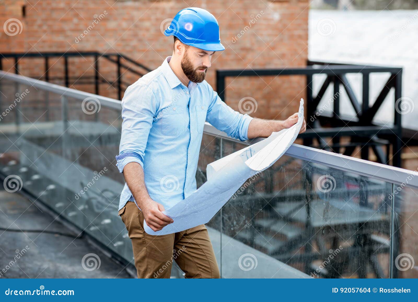 Capataz en la estructura foto de archivo. Imagen de industrial - 92057604