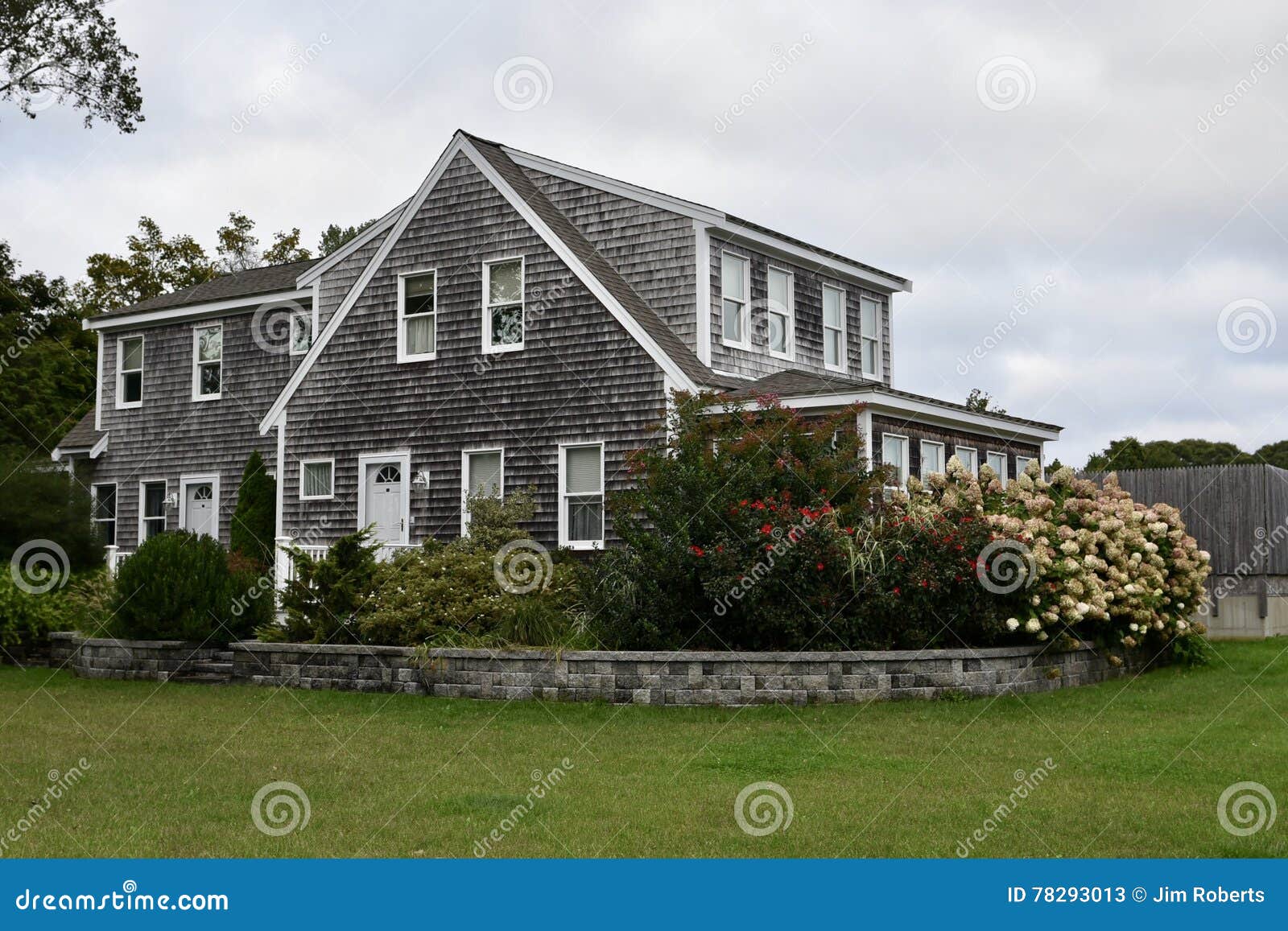 A Cape Cod Cottage editorial stock photo. Image of weather - 78293013